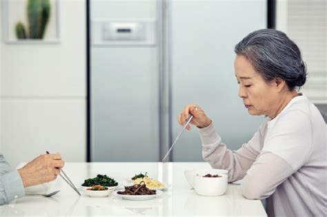 나이 들며 식욕 떨어지는 이유 그리고 대처법 당신의 건강가이드 헬스조선