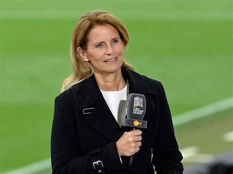 Katrin Müller Hohenstein Darum Leidet Die Zdf Frontfrau Mit Dem Hsv