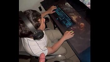 Le Chupo El Pene A Mi Amigo Bisexual Y Me Folla Mientras Juego League Of Legends Terminamos En