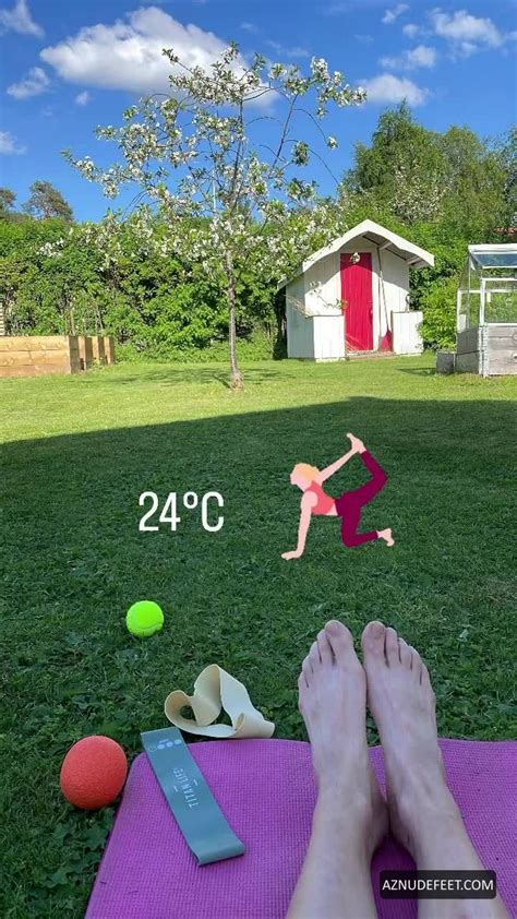 Hanna Berg Feet Aznudefeet