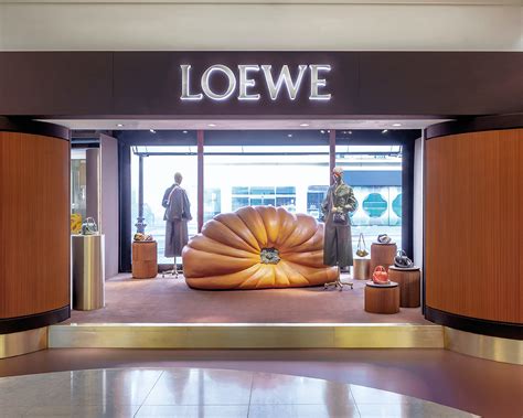 Loewe Celebrates Aw22 With A Pop Up At Harrods The Glass Magazine