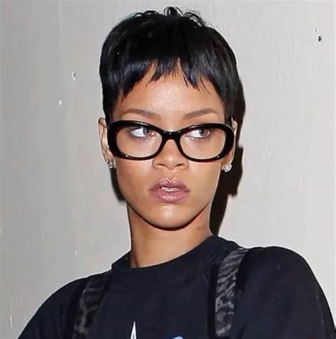 Pin By Kiki On Idc Rihanna Short Hair Rihanna Pixie Cut Short Hair