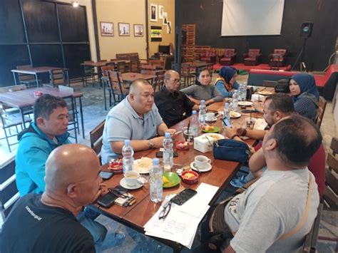 Mubeswil Iwo Sumbar Kembali Tetapkan Khadafi Azwar Jadi Ketua Hm Nurnas Harus Kompak Jawab