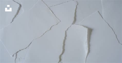 찢어진 흰 종이 한 장 사진 Unsplash의 무료 회색 이미지