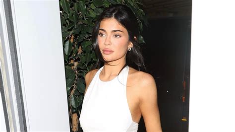 Kylie Jenner Puts Chic Spin On Socks Sandals In Tights And Naked Dress See Photos Teen