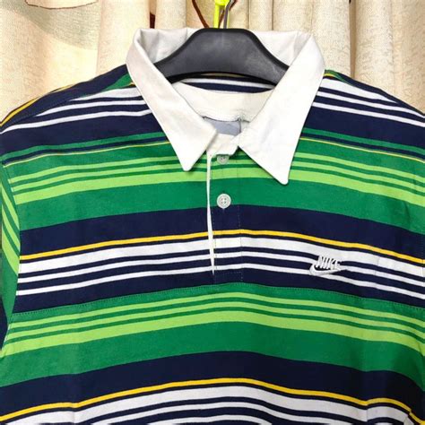 Nike Small Swoosh Fesyen Pria Pakaian Atasan Di Carousell