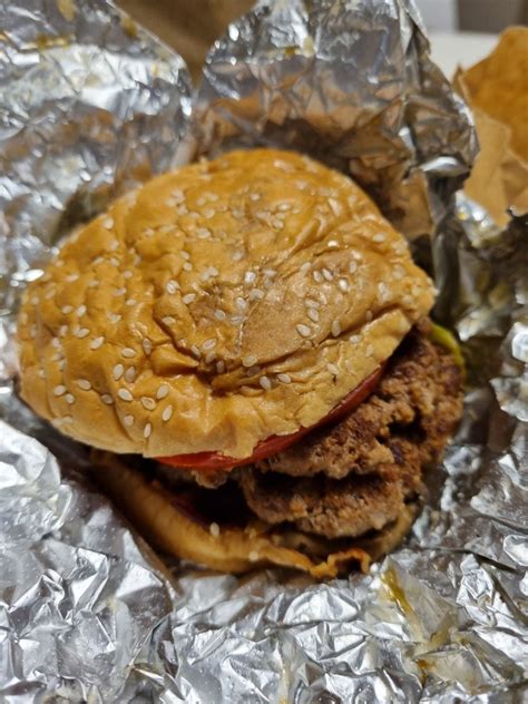 와이프가 파이브가이즈 햄버거 사다 줬습니다 Mlbpark