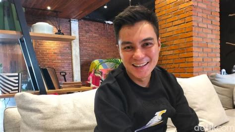 Baim Wong Kira Prank Sudah Naik Pesawat Tapi Batal Berangkat Haji