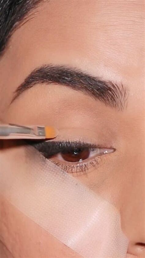 Super Easy Winged Eyeliner Hack Tutorial Upstyle