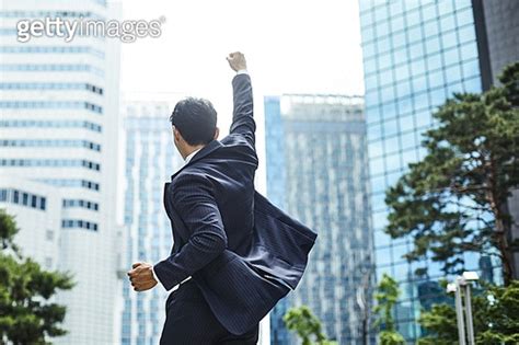 비즈니스 비즈니스 주제 비즈니스맨 위기극복 컨셉 도전 도전 컨셉 결의 자신감 열정 컨셉 성공 이미지 Jv12051932 게티이미지뱅크