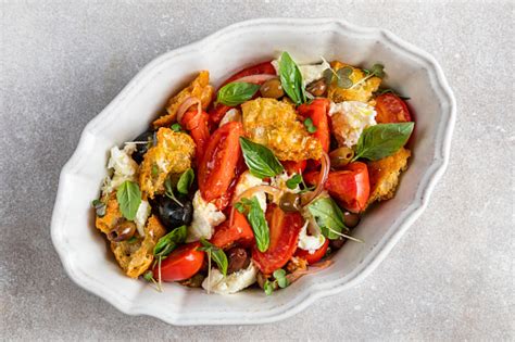 아보카도를 곁들인 그린 샐러드 샐러드 잎 채식주의 개념 고기를 선택할 수있는 남자 0명에 대한 스톡 사진 및 기타 이미지 0명 고기 다양 Istock