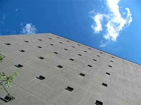 무료 이미지 비행 추상 구름 건축물 하늘 화이트 집 햇빛 원근법 지붕 건물 시티 마천루 도시의 벽 천장 구성 선 반사 정면 푸른