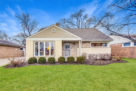 8226 N Ozanam Avenue Niles Il 60714 Mls 11711658 Properties Chicago Area