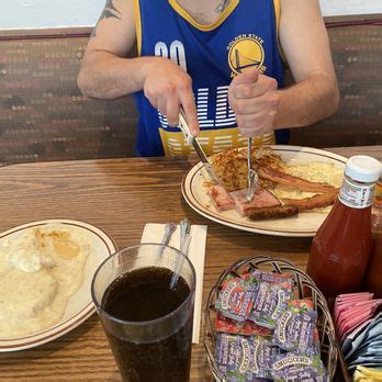 VIPS CAFE Updated August Photos Reviews Ventura Blvd Tarzana