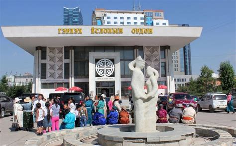 Гэрлэх ёслолын ордонг татан буулгах гэж байгаа мэтээр зохион