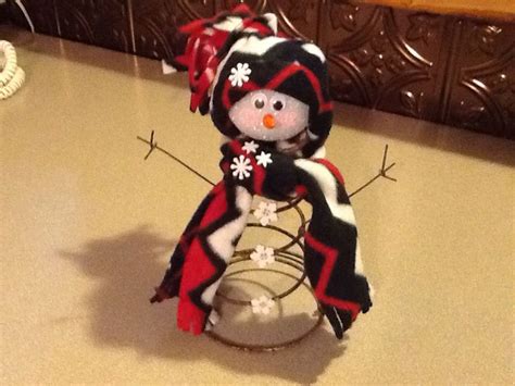 Cute Babe Snowman Made Out Of An Old Rusty Bed Spring Rusty Bed Springs Making Out Cute