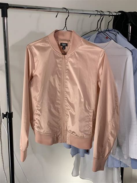 Бомбер — ціна 500 грн у каталозі Куртки Купити жіночі речі за доступною ціною на Шафі Україна