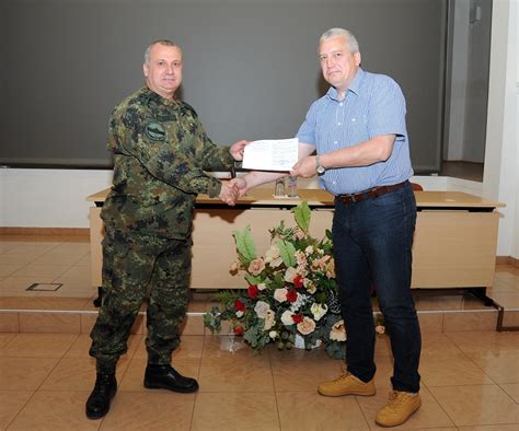 Завърши курс „Организиране и провеждане на обществени поръчки основи“ Военна академия