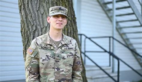 Us Army Intelligence Analyst Charged With Selling Classified Documents