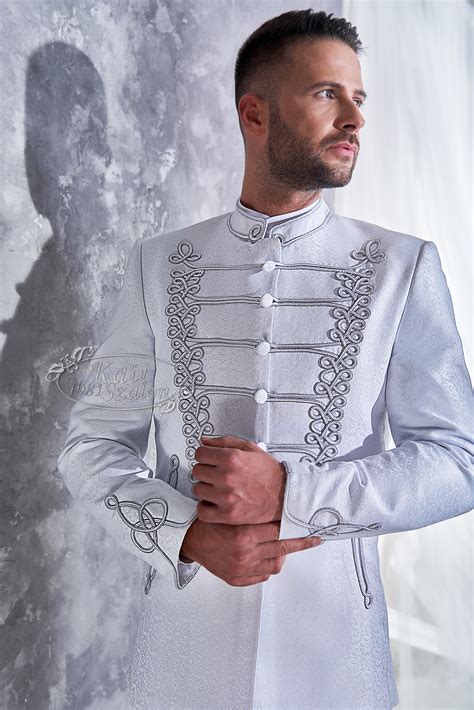 Hófehér brokát bocskai öltözék | Hand embroidery designs, Contemporary ...