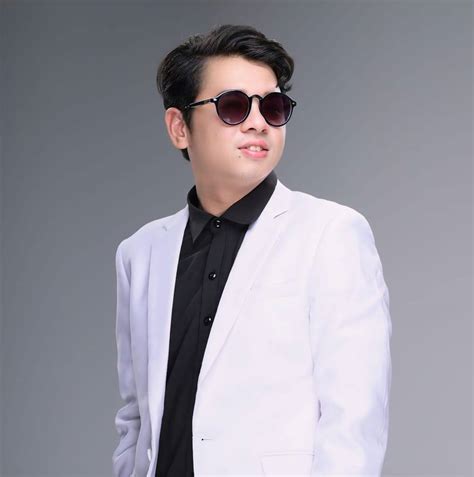 Yoeun Pisey យឿន ពិសី Page