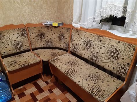 Продам мягкий кухонный уголок со столом и двумя стульми 5 000 грн Кухонні меблі Фонтанка на Olx