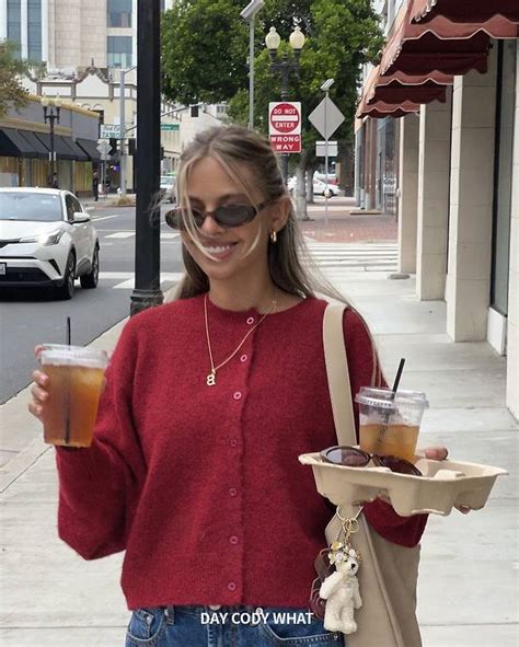 연말에는 빨간 니트 어때요 내일 옷 뭐입지