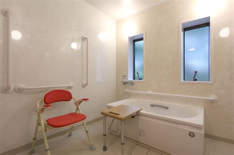 高齢者がお風呂に入るのを助ける介護用品の種類と特徴、正しい選び方 知っておきたい介護の知識