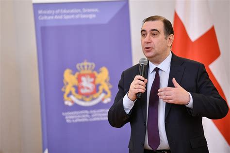 როდესაც 2012 წლამდე ვაზი იჩეხებოდა ბატონი ბიძინა ვაზს ახარებდა მინისტრი