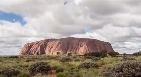 지구의 배꼽 호주 울루루 2019년부터 등반 금지