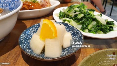 맛있는 맛있는 중국과 대만 음식 튀긴 녹색 채소 두부와 무 대만 레스토랑의 전통 음식 길거리 음식 0명에 대한 스톡 사진 및 기타 이미지 Istock