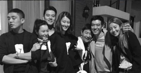 유아인 정유미 서로 팔짱끼고 찍은 다정샷 재조명 달달하네