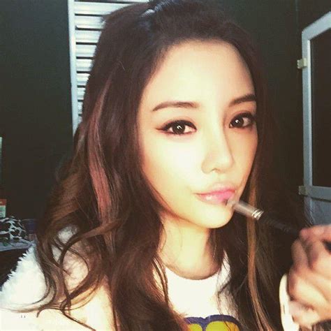 李小璐的美照得有一個，賈乃亮這樣的攝影師，滿屏的恩愛狂虐狗！ 每日頭條