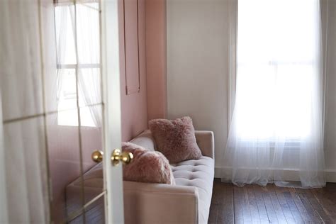 Gloss Boudoir Photography Studio In Vancouver