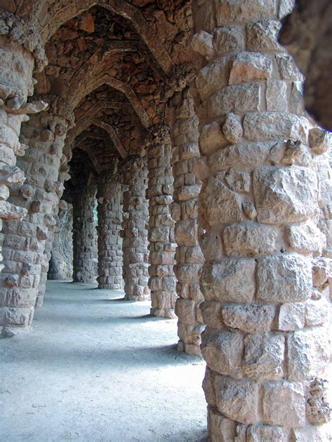 무료 이미지 록 건축물 구조 건물 형성 아치 기둥 공원 돌담 바르셀로나 예배 장소 장난 신전 수도원 가우디 고고학 유적지 돌 조각 파크
