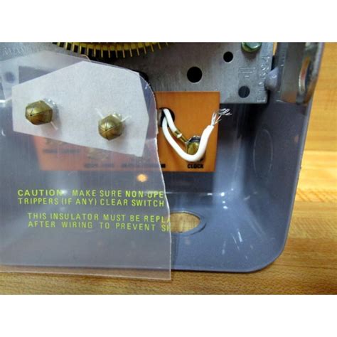 Intermatic C8835 Repeat Cycle Timer Cracked Interior Guard Used