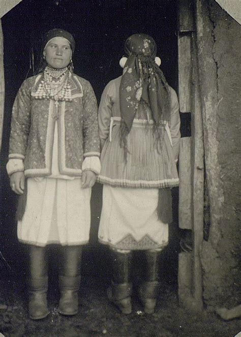 Девушки в традиционных праздничных костюмах Мокша 1927 г Женщина Народный костюм Костюм