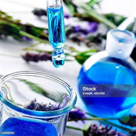 สาระสําคัญของดอกไม้ ภาพสต็อก ดาวน์โหลดรูปภาพตอนนี้ กลิ่น คําอธิบายทางกายภาพ การดูแลสุขภาพ