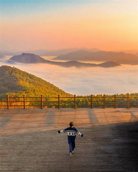 Visit 차 타고 가는 운해 스팟 🚗☁️ 이곳은 강원도 영월에 위치한 별마로 천문대 입니다 차로 근처 주차장까지 올라갈 수 있기 때문에 주차 후 15 20분만