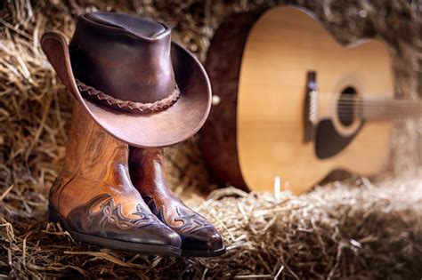 헛간 컨트리 뮤직 페스티벌 라이브 콘서트 또는 로데오 배경의 카우보이 모자 기타와 부츠 컨트리 앤드 웨스턴 음악에 대한 스톡 사진 및 기타 이미지 컨트리 앤드 웨스턴