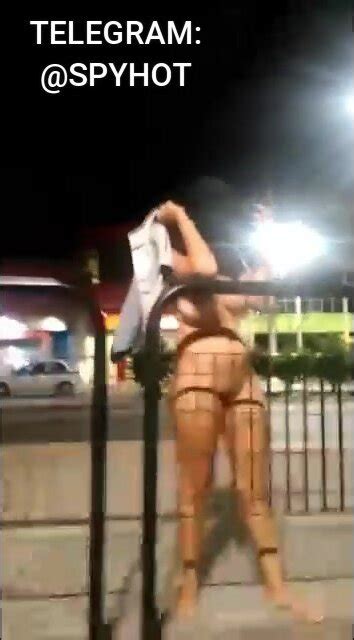 Flagrante Amadora Bêbada Pelada No Ponto De Ônibus Depois Da Balada
