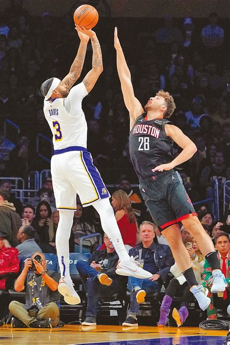 Nba》一眉哥雙十 湖人續讓火箭客場不勝 運動天地 中國時報