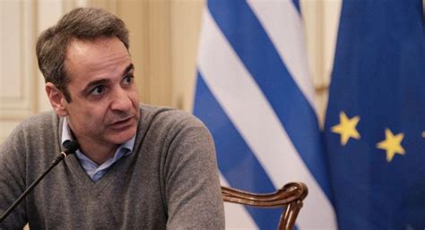 Mitsotakis Encourages Politicians To Give Up Half Their Salaries To