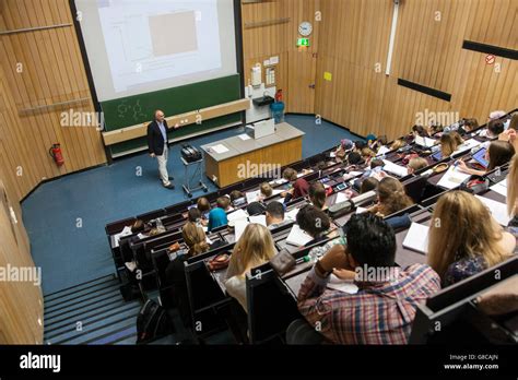 Full Lecture Hall