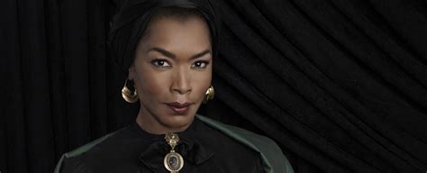 Angela Bassett Reserviert In „american Horror Story Hotel