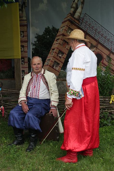 Roupa Nacional Ucraniana Imagem Editorial Imagem De Pessoa