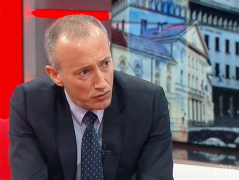 Нова заповед на министър Вълчев Вторият срок ще започва по различно време за всеки клас