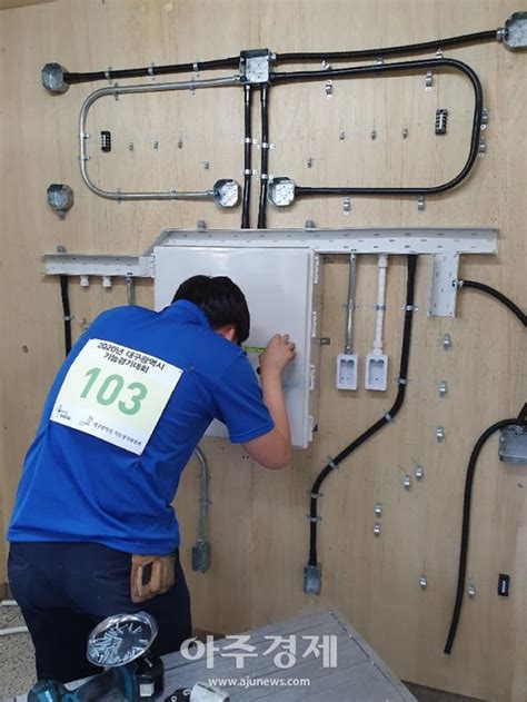 전국 기능의 메카 경북기계공고 기능으로 꿈을 이루다 아주경제