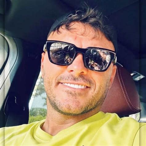 دانلود آهنگ من بی تو داغونم بیا و بکنم آرومم از آرمین زارعی کیفیت 320