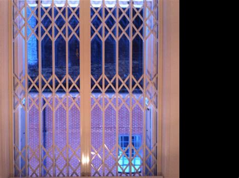 White Stainless Steel Ss Collapsible Gate At Rs 320 Sq Ft In Gurgaon